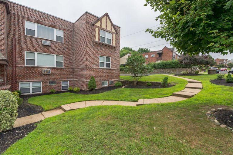 Fox Chase Park | Apartments in Fox Chase Philadelphia